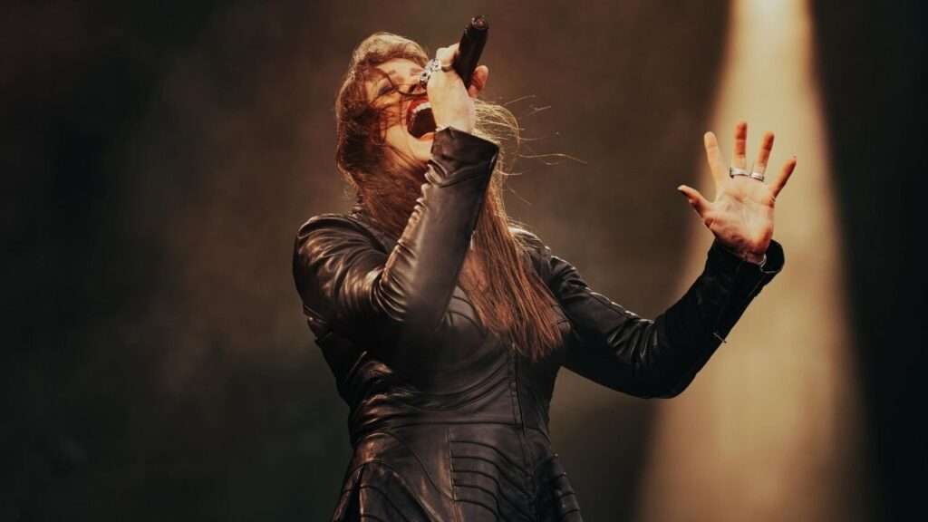 FLOOR JANSEN llega a Chile el 2027 con un show centrado en los grandes ...